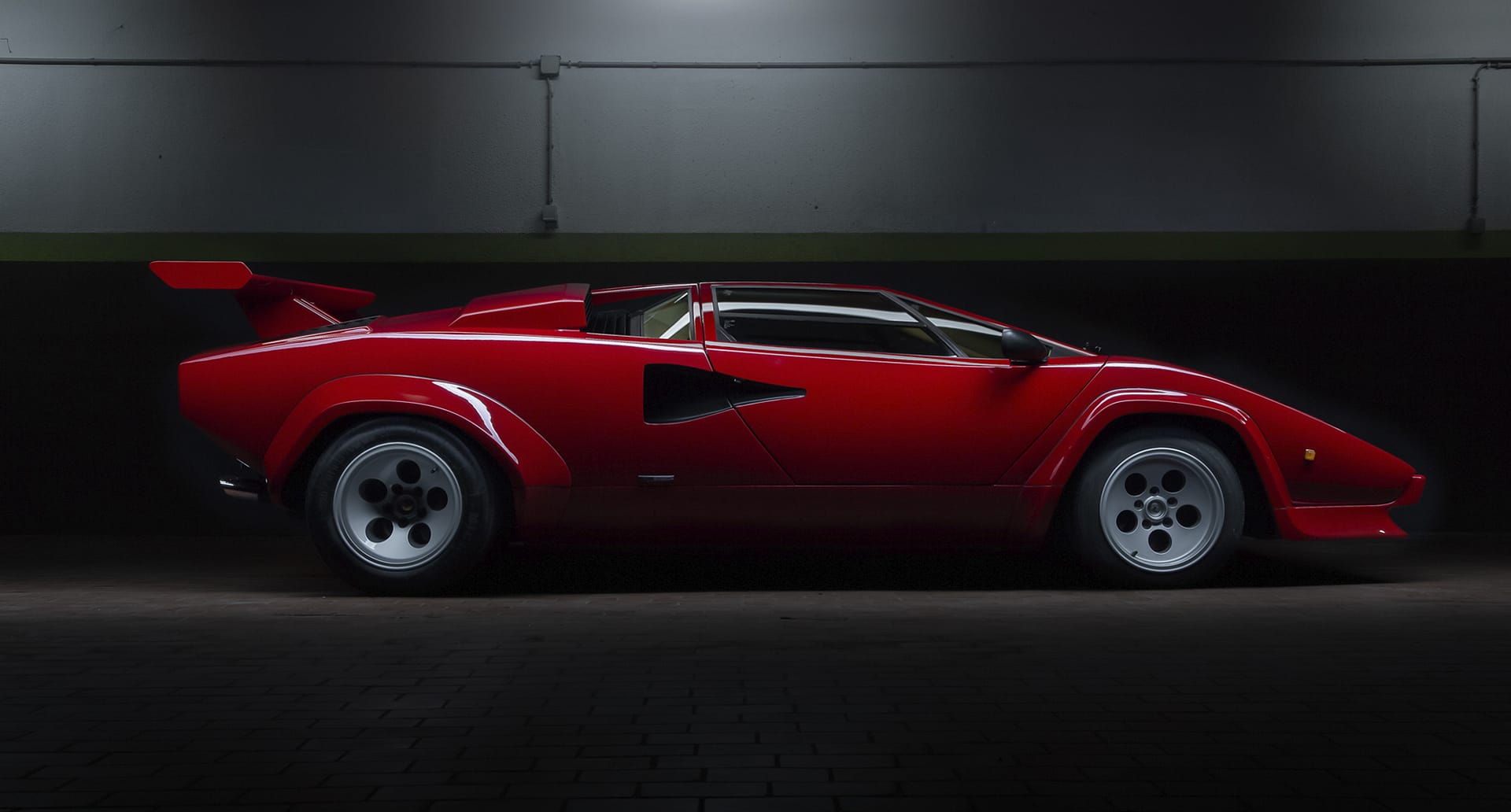 Restoration - Lamborghini Countach - Station